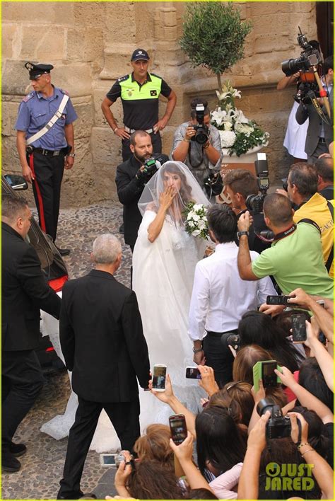 Elisabetta Canalis Marries Surgeon Brian Perri See The Wedding Dress