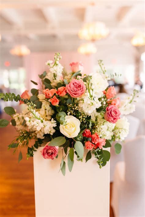 The Elms Hosts A Romantic And Chic Spring Wedding
