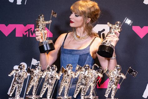 Congrats Taylor Swift Makes Vmas History With Most Video Of The Year