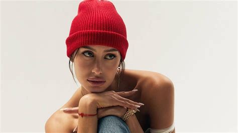 Валентина Иванова показала как проводит время с Тимати и его дочерью на пляже