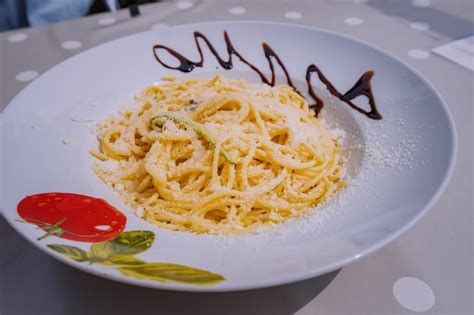 Premium Photo The Girl Woke Up And Drinks A Detox Green Vegan Drink To Cheer Up And Recharge