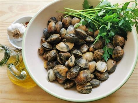 Linguine Alle Vongole Recipe Pasta With Clams The Pasta Project