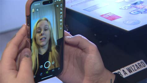 åringer tar nakenbilder av seg selv og tjener penger NRK Sørlandet Lokale nyheter TV