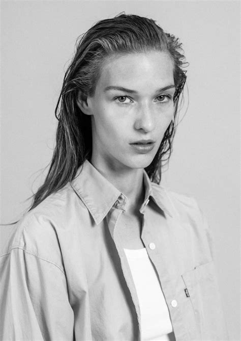 Elena Bartels D`management