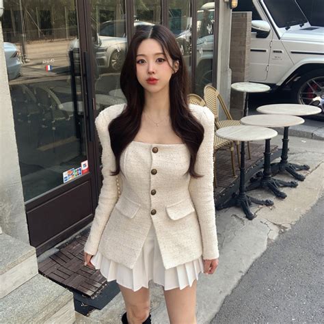 워너비뮤즈 무배🚀 허리쏙🖤시선집중 여신핏 고퀄리티 트위드 노카라 스퀘어넥 자켓 골드 실버 버튼 어깨패드 긴팔 봄 아우터 간절기 데이트룩 하객룩 2col