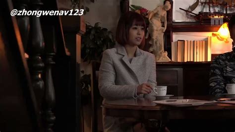 草榴短视频 On Twitter 情侣为了占便宜特地到可以免费体验的按摩店进行按摩，但是按摩师却黑心在按摩精油里偷放上春药，然后不断刺激女孩的乳头和小穴，女孩直接爽的在男友身旁痉挛高潮了