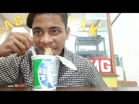 makan pop mie sama sosis 1 - YouTube