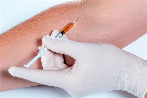 Injection Needle With Mrsa Text Creative Commons Bilder