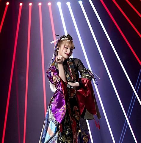 31岁日本女歌手凭《浪姐4》爆火，在日本知名度低，却多次表白中国依礼芽garnidelia人气