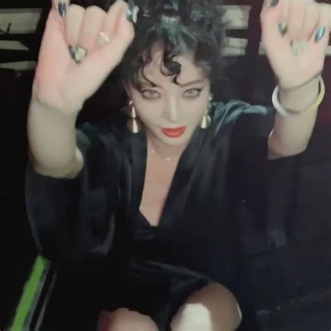 머리 볶더니 ‘섹시 퇴폐미 터져버린 ‘세젤예 한예슬 근황 인사이트