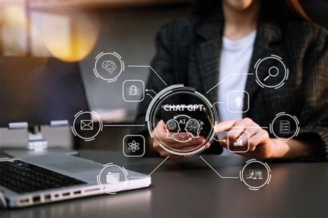 Openai가 개발한 Ai 인공 지능과 컴퓨터 및 태블릿 스마트 지능 Aichat Gpt 채팅에서 챗봇을 사용하는 여성은 온라인 시스템에서 미래 기술 로봇을 생성합니다