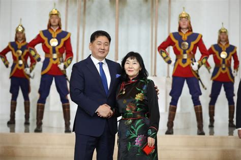 Эрхэлсэн салбартаа амжилт гаргасан хүмүүст төрийн дээд шагнал одон