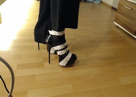 Walk In Giaros 1 German Shemale Bdsm Bdsm Porn Xhamster