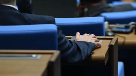 НС прие промени в Закона за българските лични документи Новини бг