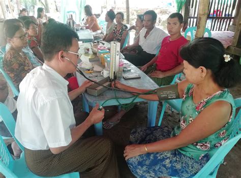 Myanmarnationalpost မာန်အောင်မြို့နယ်တွင် မိုခါ မုန်တိုင်းဒဏ်ခံခဲ့ရသည့် ပြည်သူများအား တိုင်းရင