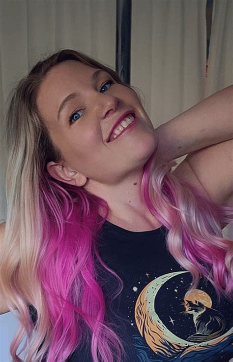 Feeling Cute Today 🥰 R Selfieover25