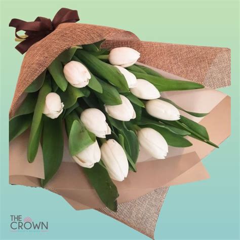 Ramo De Tulipanes Blancos The Crown