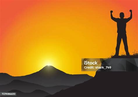 주먹으로 절벽에 서 있는 젊은 남자의 실루엣 제기 골든 일출 배경 성공 성취와 승리 개념 벡터 일러스트 레이 션 실루엣에 대한 스톡 벡터 아트 및 기타 이미지 Istock