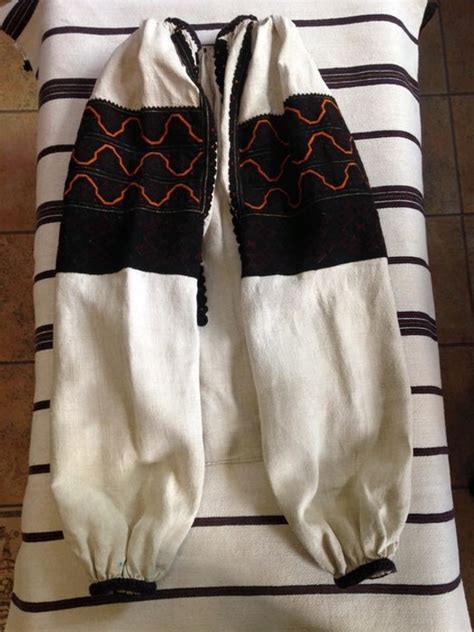 Фото вишиванка український традиційний одяг давній одяг український стрій