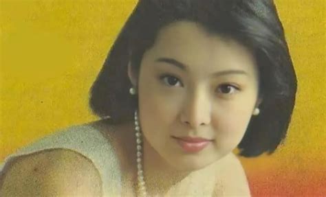 袁立卸妆，和年轻时判若两人 八阕