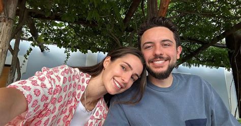 الصورة الأولى لـ الأمير الحسين والأميرة رجوة بعد الزفاف Et بالعربي