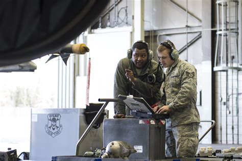 Cut Training Keeps Maintenance Mission Moving Air Force Article Display