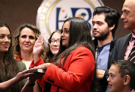 Huntington Beachs First Latina Mayor Gracey Van Der Mark Sworn In