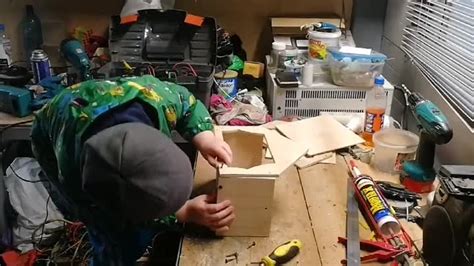 Тима кормушку мастерит