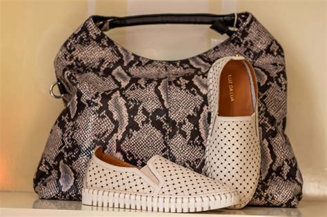 무료 사진 흰색 가죽 신발끈 팬시 핸드백 패션 신발 캐주얼 클래식 쇼핑