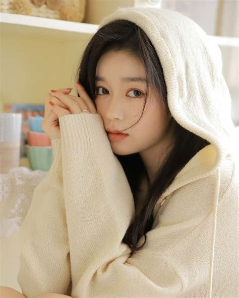 Pin By On G I R L New Girl Ulzzang Girl Cute Girls