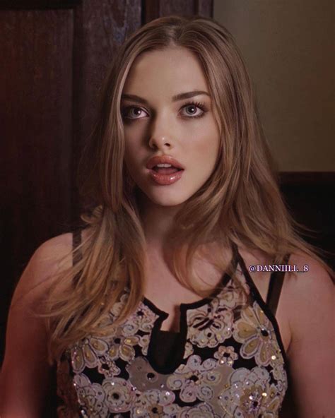 Amanda Seyfried Scrolller