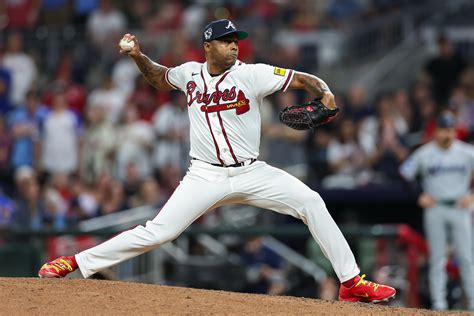 Bravos Ponen Al Cerrador Raisel Iglesias En Lista De Lesionados De 15