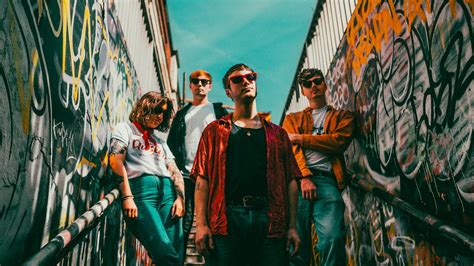 The Pentatonic Single Review Sarpa Salpa She Never Lies