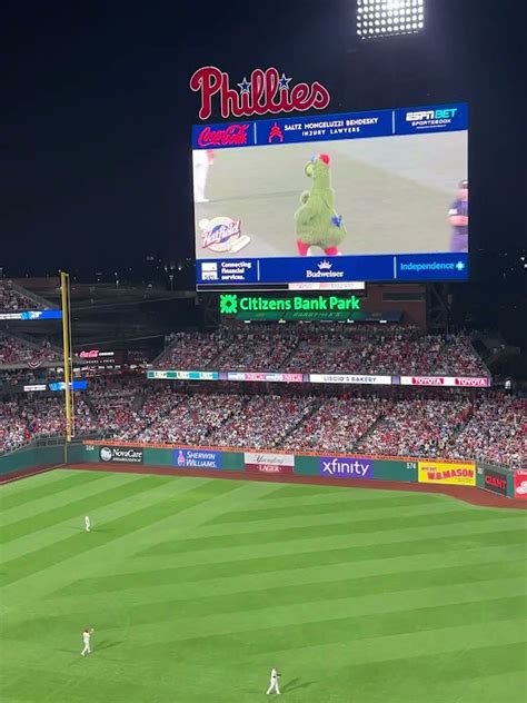 Phillies Phanatic Funny Streaking Youtube