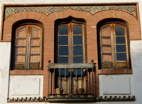 무료 이미지 건축물 목재 맨션 집 건물 레일 발코니 아치 난간 정면 벽돌 인테리어 디자인 스페인 창문들 사진 프레임 스타일 재산 코르도바