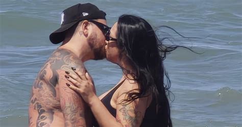 Fede Bal Y Evelyn Botto A Los Besos Al Lado Del Mar En Mar Del Plata