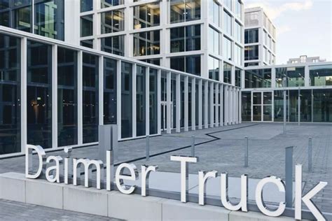 Foto Daimler Akan Bangun Pabrik Baru Di Cikarang