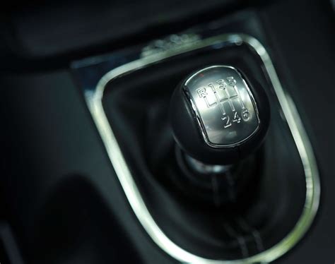 What Is The Difference Between A Manual And An Automatic Transmission