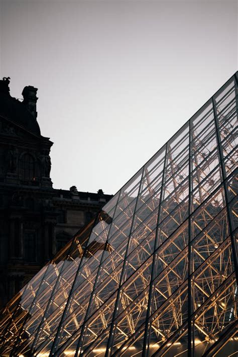 Idf 가벼운 강철 거리 건물 건축 설계 관광 관광 명소 구조 글로벌 랜드마크 기하학 도시 여행 도시 풍경 도시의 뒤 랜드마크 루브르 루브르