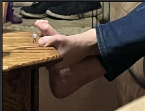 Unaware Wife R Giantessfeet