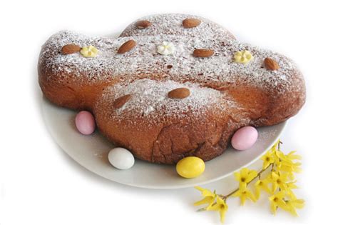 흰색에 개나리 꽃과 함께 Colomba 파스콸레 라는 달콤한 부활절 케이크 0명에 대한 스톡 사진 및 기타 이미지 0명 개나리 공휴일 Istock