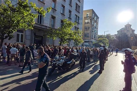 Рокери блокираха съда в подкрепа на Милена Славова Снимки