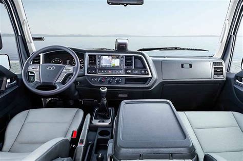 10년째 사골 마이티 드디어 바뀌나 더쎈에 맞서 에어 서스펜션 시트 적용 닷키프레스