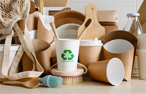 생분해성 소재로 만든 다양한 친환경 생활용품과 친환경 재활용 표지판 폐기물이 없는 삶의 개념 0명에 대한 스톡 사진 및 기타 이미지 Istock