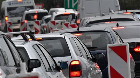 Интензивен е трафикът на ГКПП „Капитан Андреево“ за леки автомобили Новини бг