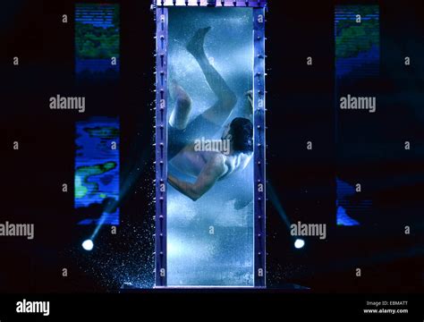 New York Usa 2nd December 2014 Magician Andrew Basso Performs A