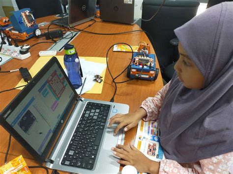 belajar ilmu coding and robotik di cybercamp februari 2024