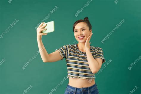 A Beautiful Girl Taking Selfie 이미지 1285065743 게티이미지뱅크
