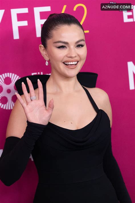 Selena Gomez Sexy Shows Off Her Sultry Figure Wearing A Fabulous Black