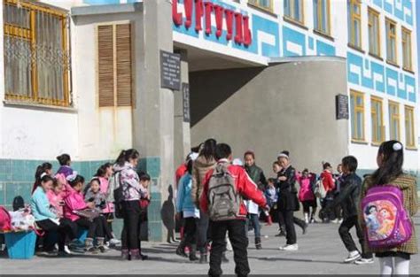 Хөгжлийн бэрхшээлтэй хүүхдүүдийн сургуульд 700 сая төгрөгөөр автобус бэлэглэв